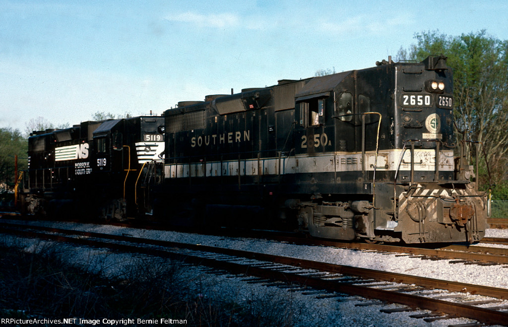 Southern Railway GP35 #2650 and Norfolk Southern GP38-2 #5119